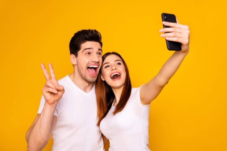 How To Take A Good Selfie With Android: 5+ Great Tips [Tutorial]
