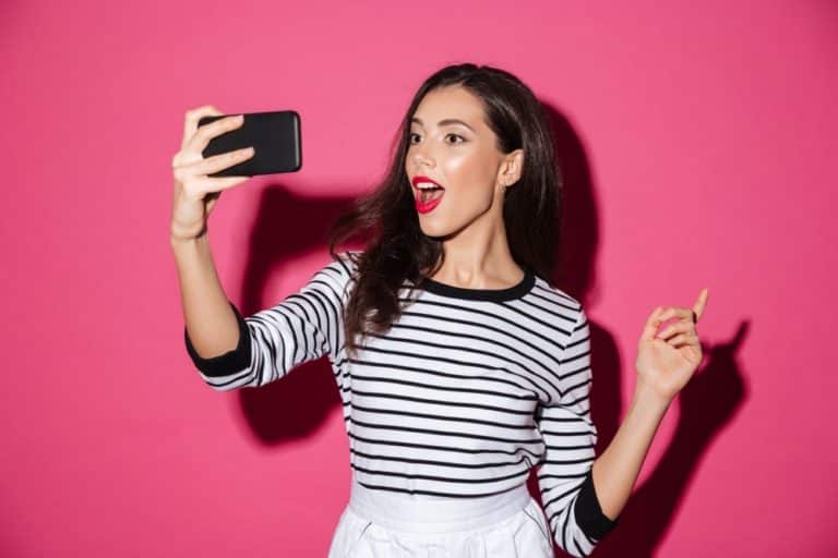 How To Take A Good Selfie With Android: 5+ Great Tips [Tutorial]